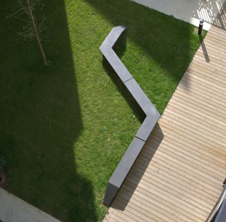 BANCS MODULAIRES MILENIO – EXP architectes